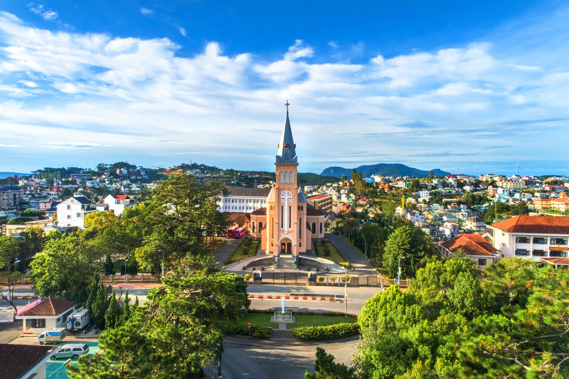 Visite de Dalat – Entre nature, architecture et traditions